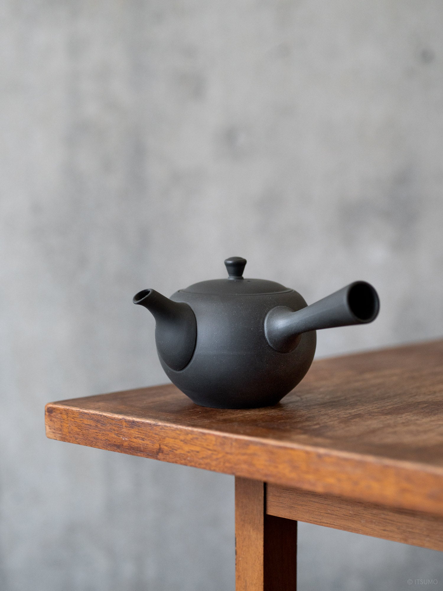 Round Teapot with Side Handle